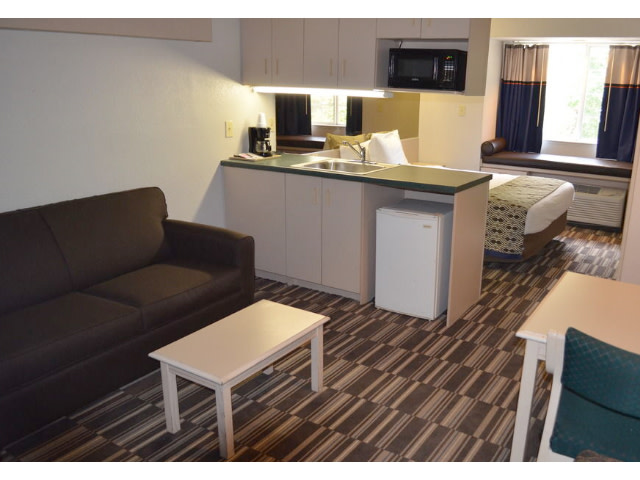 Stay Express Inn & Suites Union City | Explore Georgia