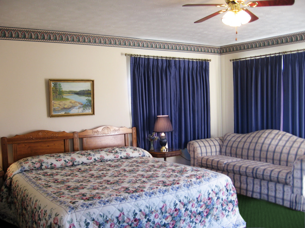 White Columns Motel | Explore Georgia