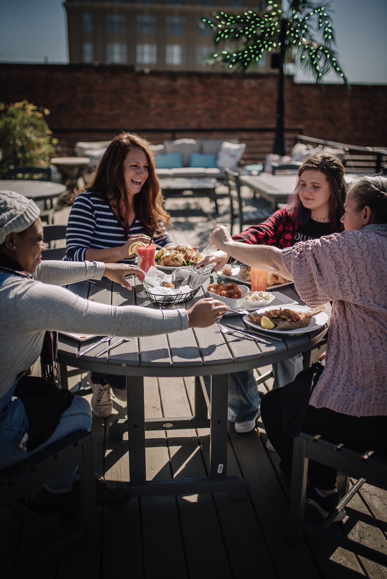 Saltwater Fishery & Flybridge Rooftop Bar | Explore Georgia