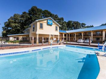 Calhoun Places to Stay | Official Georgia Tourism & Travel Website ...