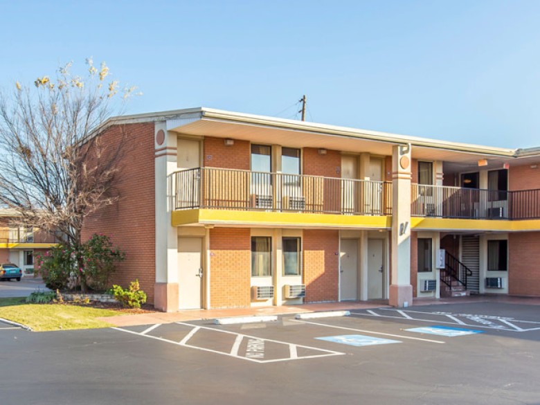 Econo Lodge Inn & Suites - Columbus/Historic District | Official ...