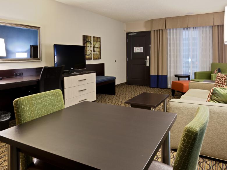 Holiday Inn & Suites Atlanta Airport North/Virginia Avenue | Official ...