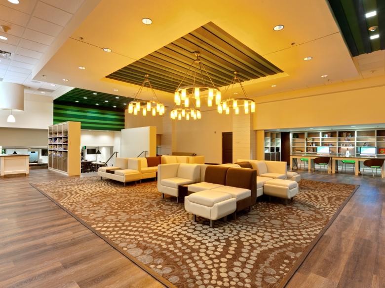 Holiday Inn & Suites Atlanta Airport North/Virginia Avenue | Official ...