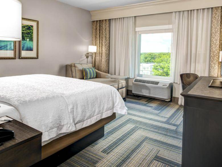 Hampton Inn & Suites by Hilton Atlanta Perimeter Dunwoody | Official ...