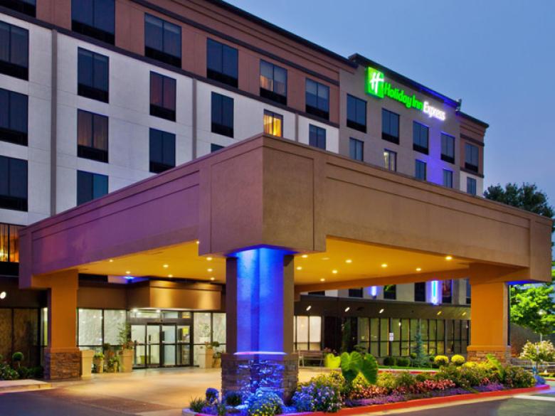 Holiday Inn Express Atlanta Galleria-Ballpark Area | Official Georgia ...